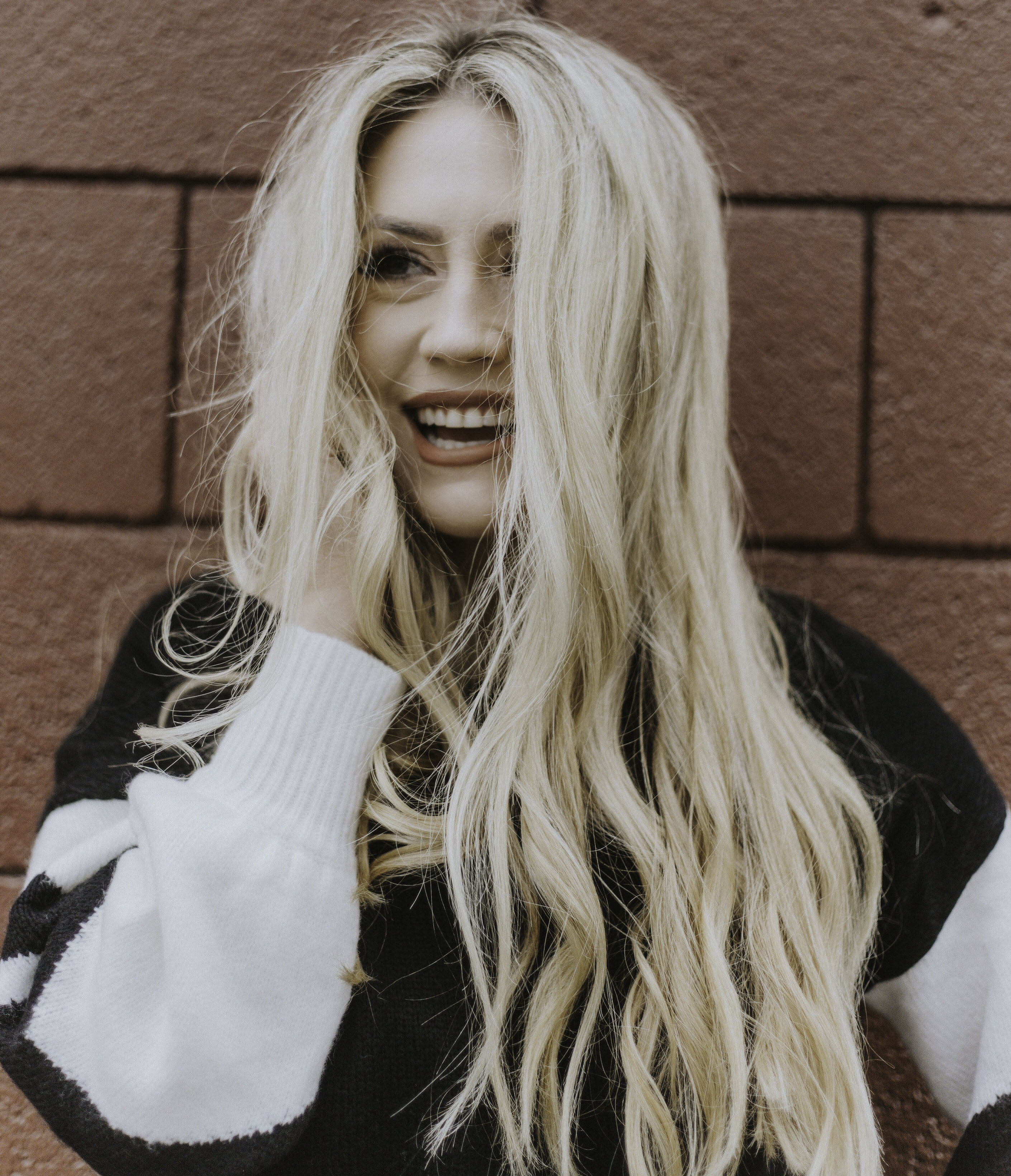 Emily Ashby Smile – Rob Diamond Agency